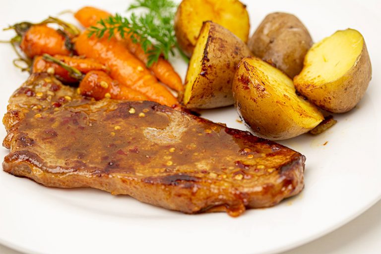 Ramstek s mrkvom i krompirom - Njam.ba