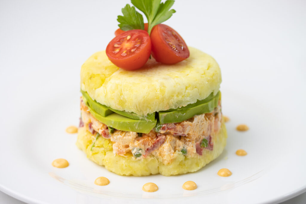 Salata od pirea krompira sa piletinom i avokadom - Njam.ba